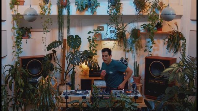 Peruvian Psychedelic Cumbia, Salsa, Boogaloo and beyond with Infopesa