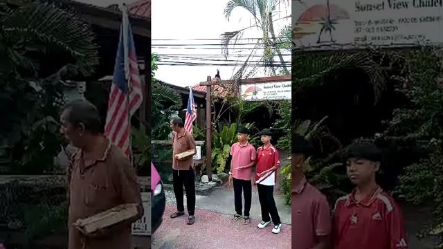 Кормление птиц-НОСОРОГОВ