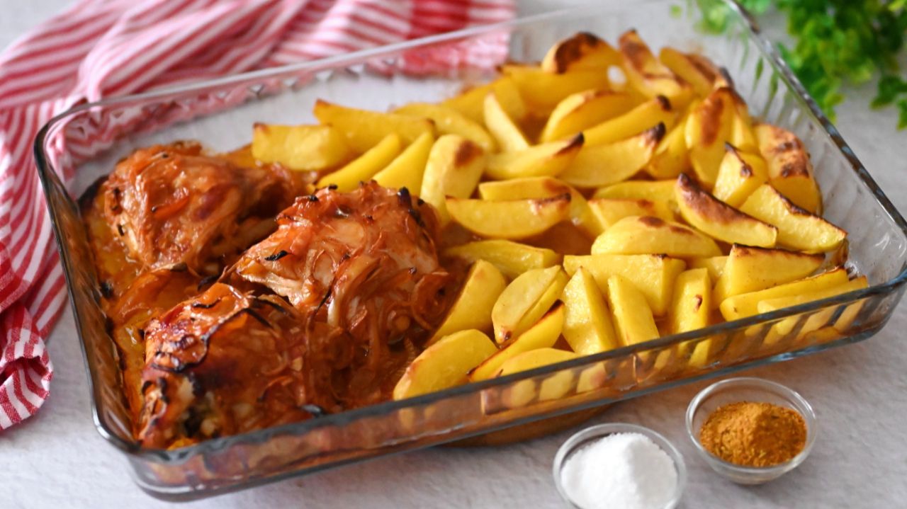 Курица + картошка + лечо = обед мечты на одном противне! 🍗🥔