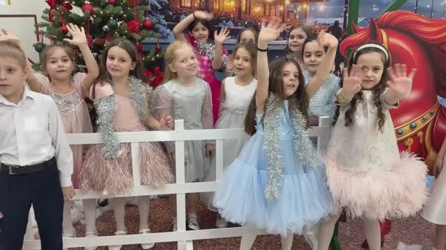 ❄️ ЗИМА — НЕ СОН: ЗАЖИГАТЕЛЬНЫЙ НОВОГОДНИЙ КЛИП С ДЕТСКОЙ ПЕСНЕЙ