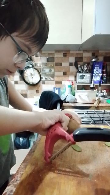 чистим кивишку