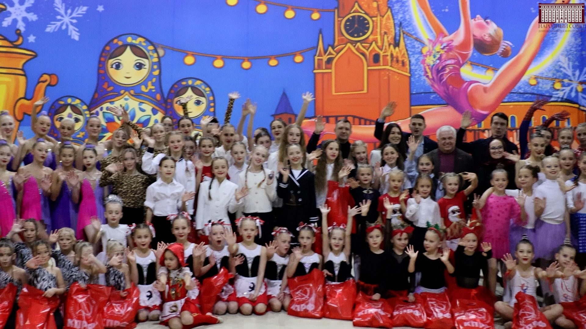 Николай Сытов и Казбек Тайсаев посетили выступление юных гимнастов