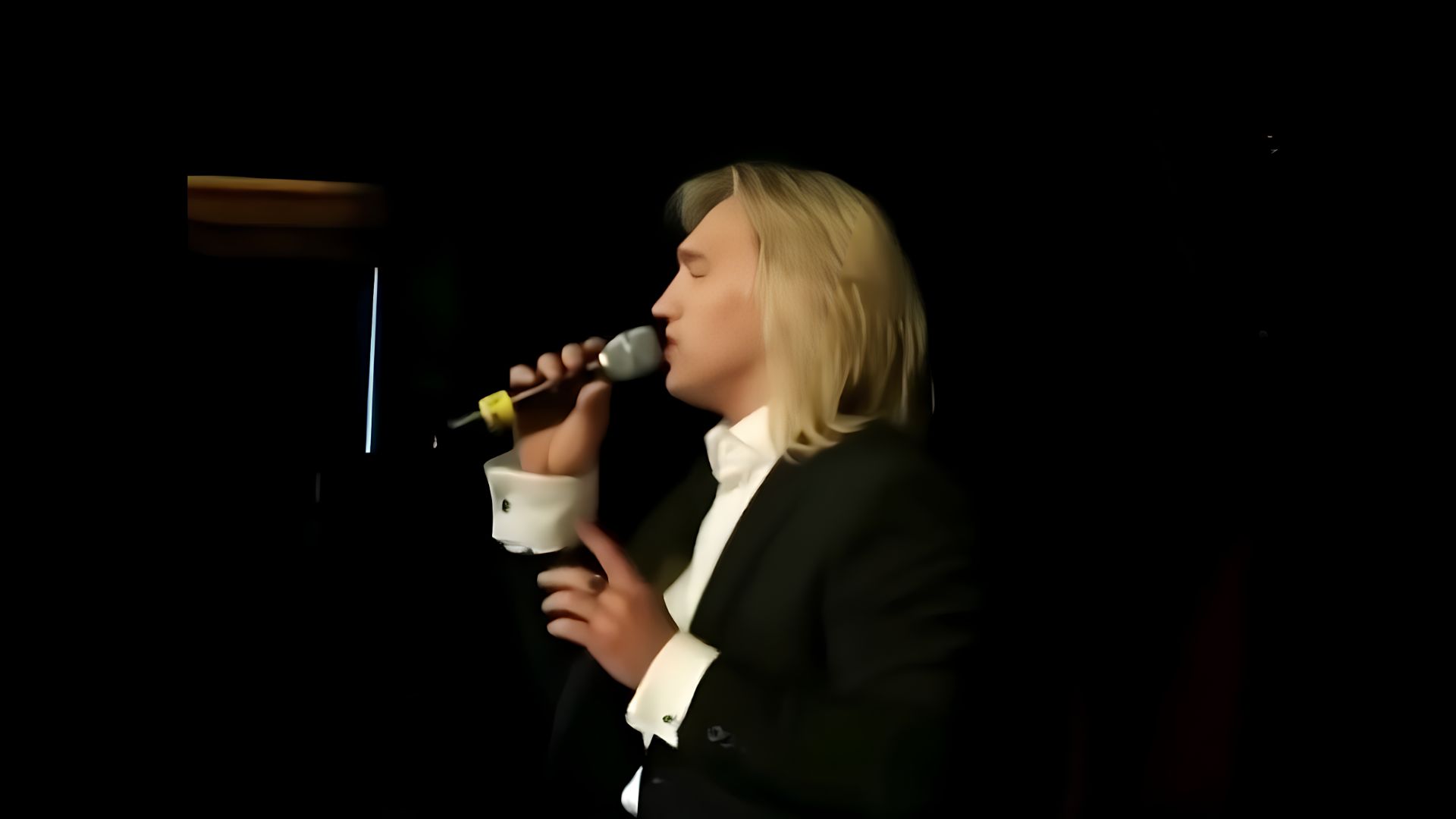 Пётр Елфимов - Eyes That Never Lie (VIII International musical TV festival «Amberstar», 2009 г.)