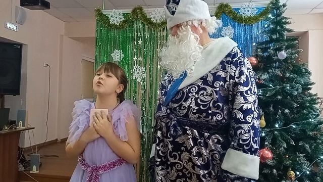 3 место - Снегирёва Василиса, 8 лет (РСШ № 1) / О. Ребрикова "На ёлку"