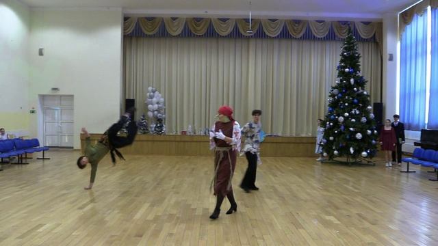 Новогоднее представление для первых классов 2025-26