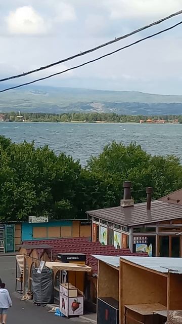 Армения озеро Севан видно