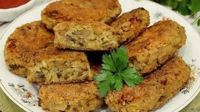 Котлеты из овсяных хлопьев и картофеля.