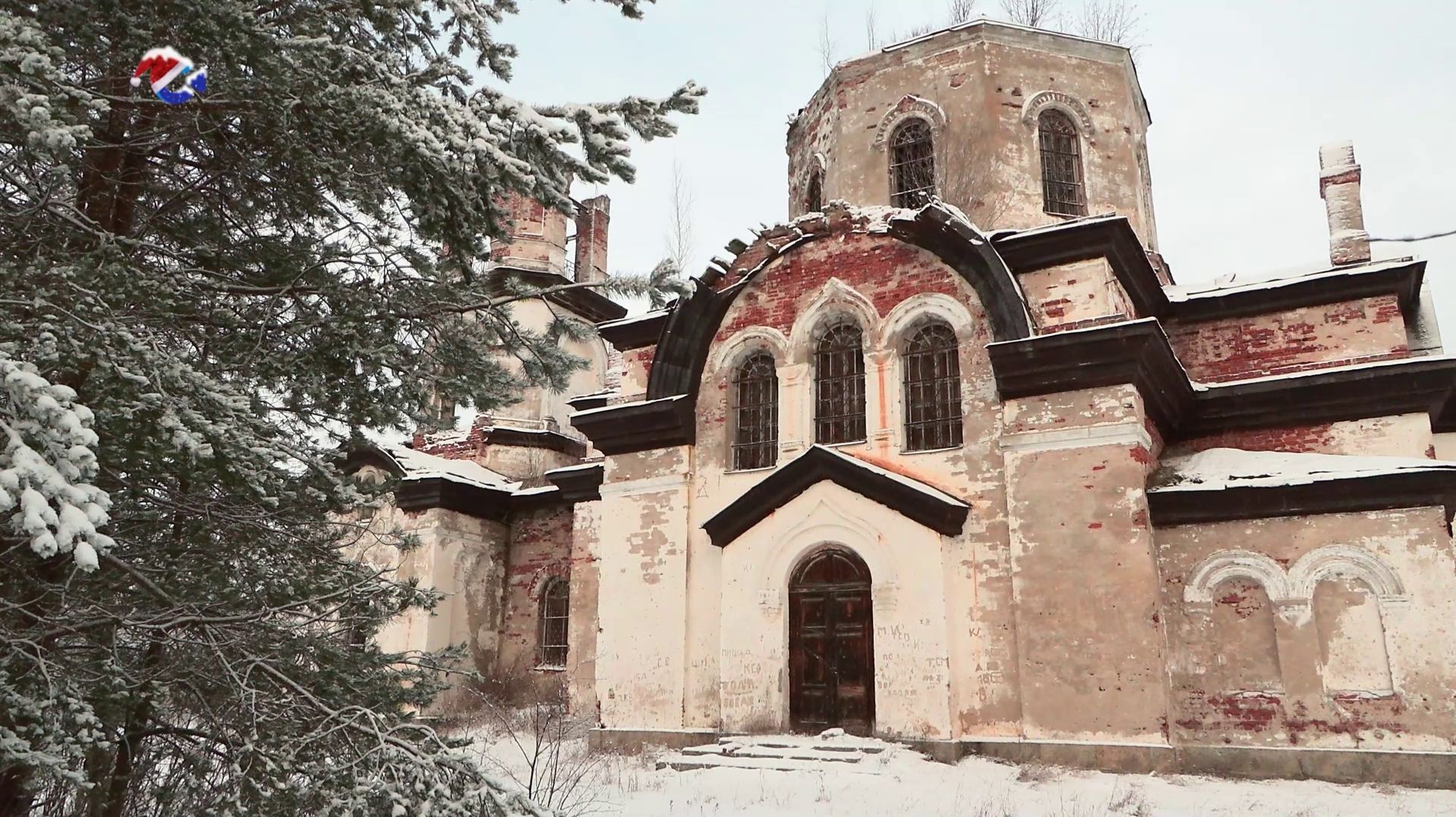 Первая за 100 лет божественная литургия прошла в храме Рождества Христова в деревне Вехручей