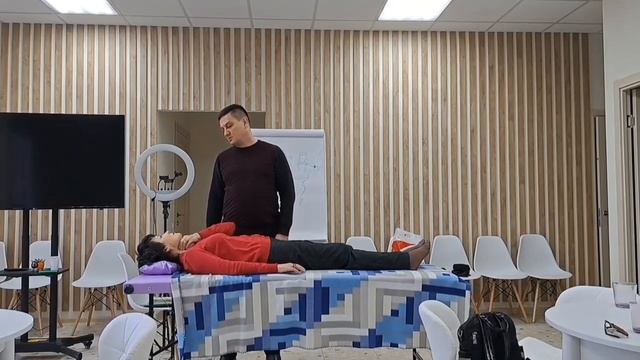 Проверить состояние всего организма можно на приёме у Кинезиолога: смотрите как проходит диагностика