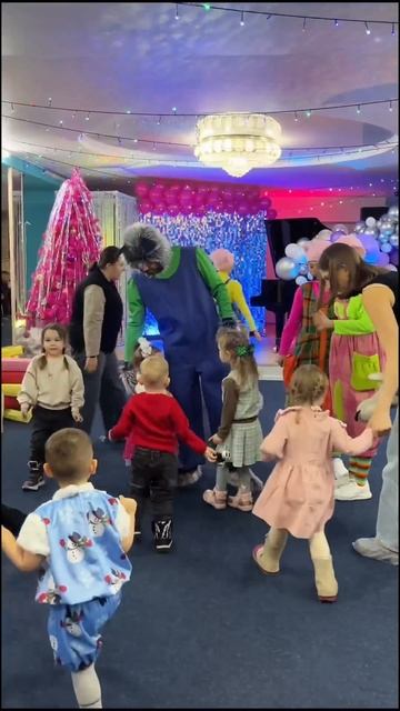 Самая добрая и смешная музыкальная сказка «Волк в гостях у трёх поросят»