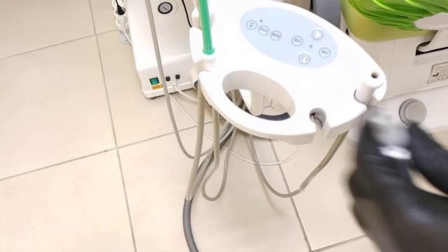 Адаптер держать для наконечников слюноотсоса c клапаном.