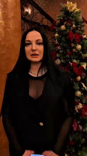 От лица компании LIMM HAIR сердечно поздравляем вас с завершением насыщенного и успешного 2025 года!