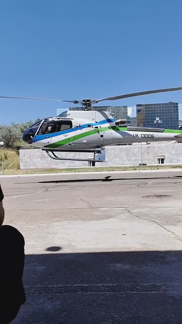 Вертолёт #вертолет #вертолетвзлет #институтсолнца #узбекистан#восторг #эмоции #shorts