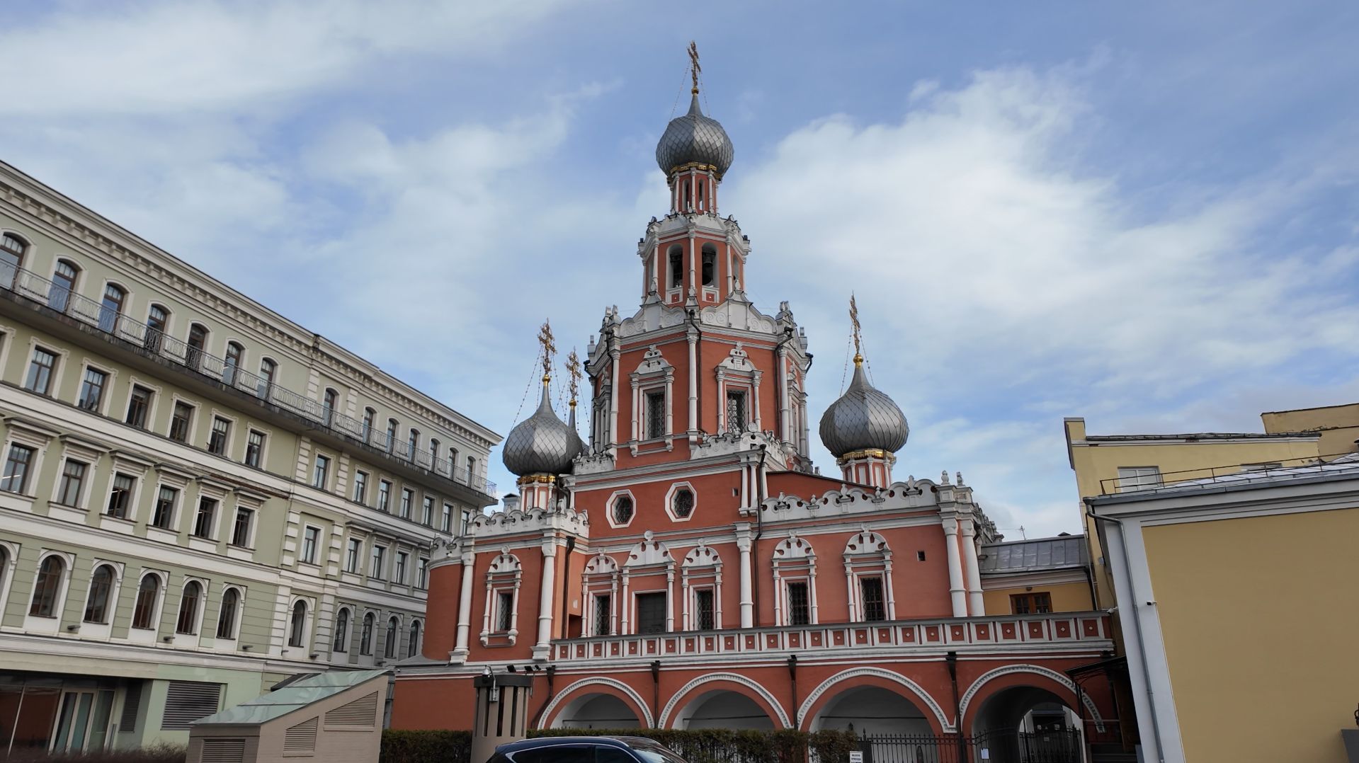 Церковь Иконы Божией Матери Знамение, что на Шереметевом дворе и церковь Татианы Мученицы при МГУ
