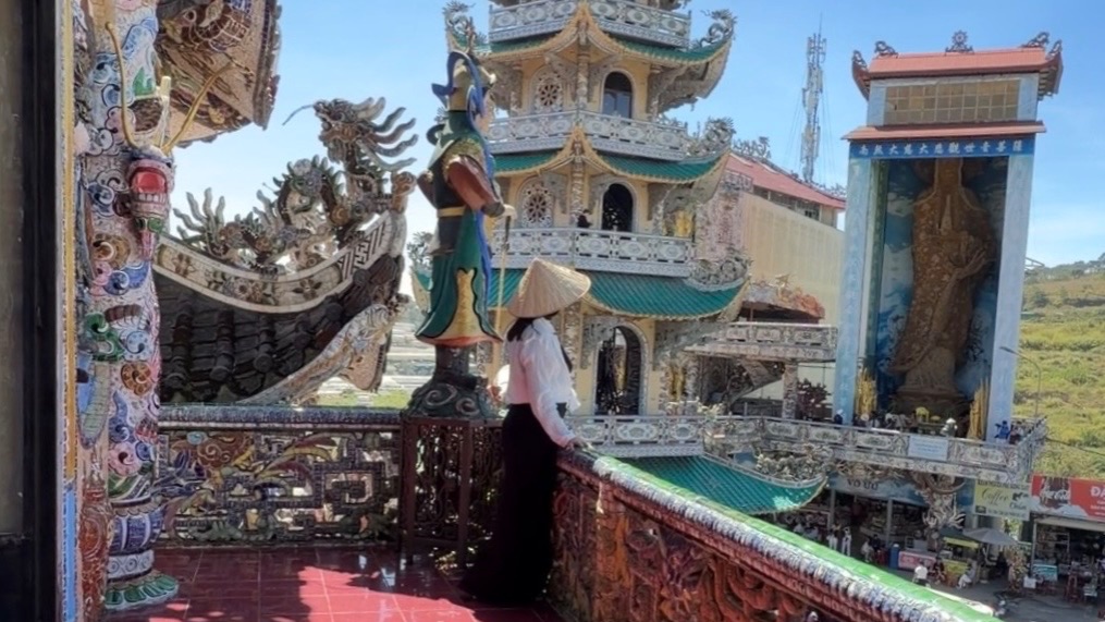 8.2. Храм битого стекла. Реалити "Аня и Вьетнам"