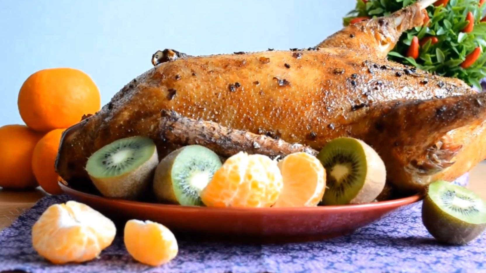 Гусь фаршированный гречкой - рецепт на Eda.video