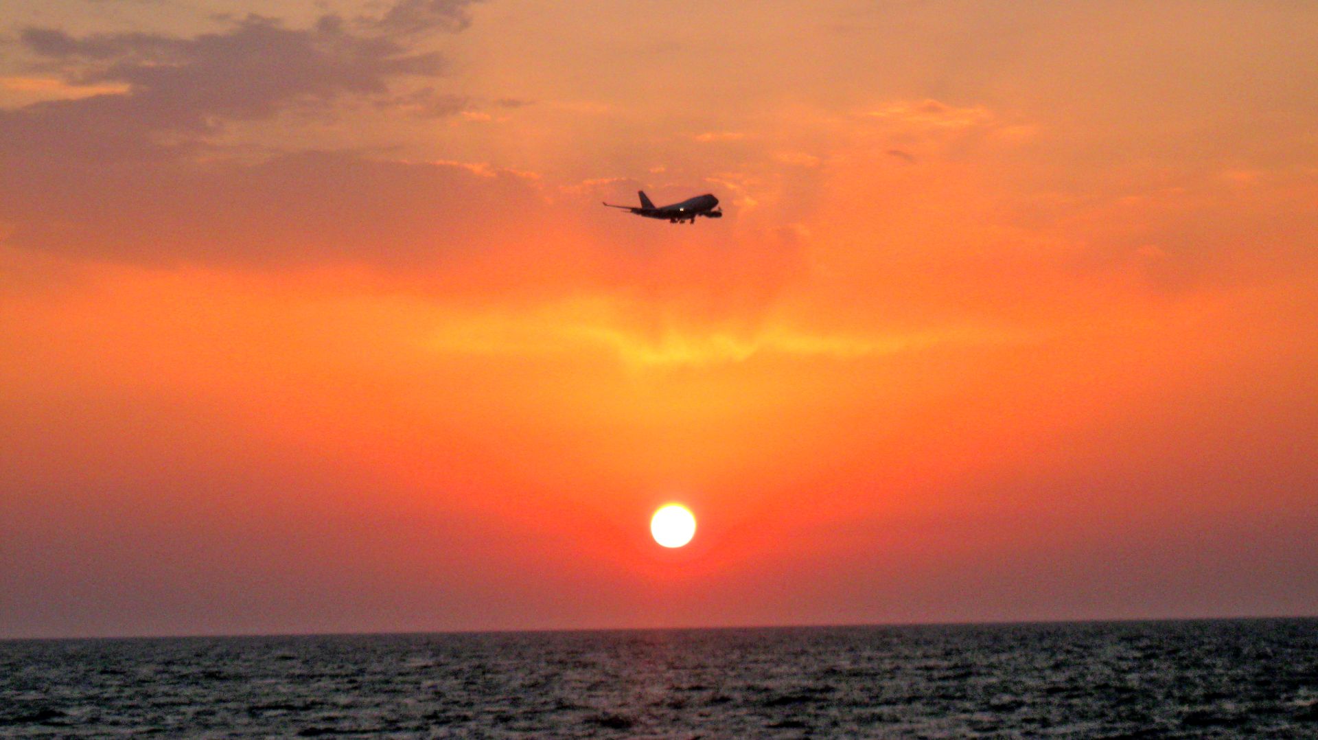 Закат на набережной в Адлере