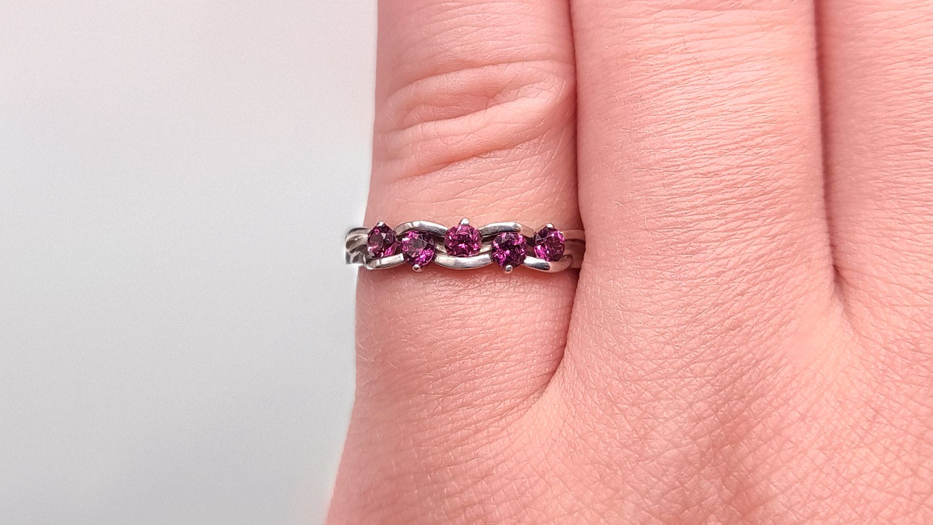 Кольцо с камнями Гранат Родолит. Мозамбик