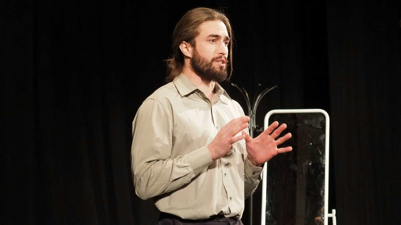 Ведущий Ратмир Гарифуллин. Выпускной экзамен 10 и 11 бродвейских групп.