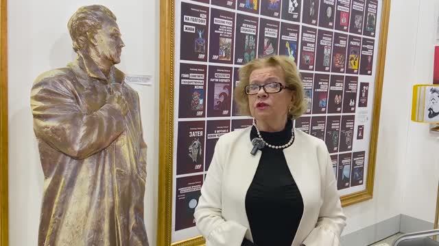 Всё зависит от нас самих.Александр Зиновьев.Стенд с работами великого философа на Уникальной Росссии