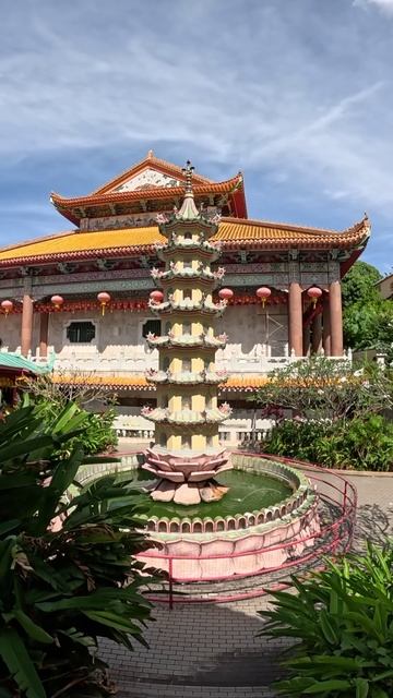 Буддийский храм Кек Лок Си.