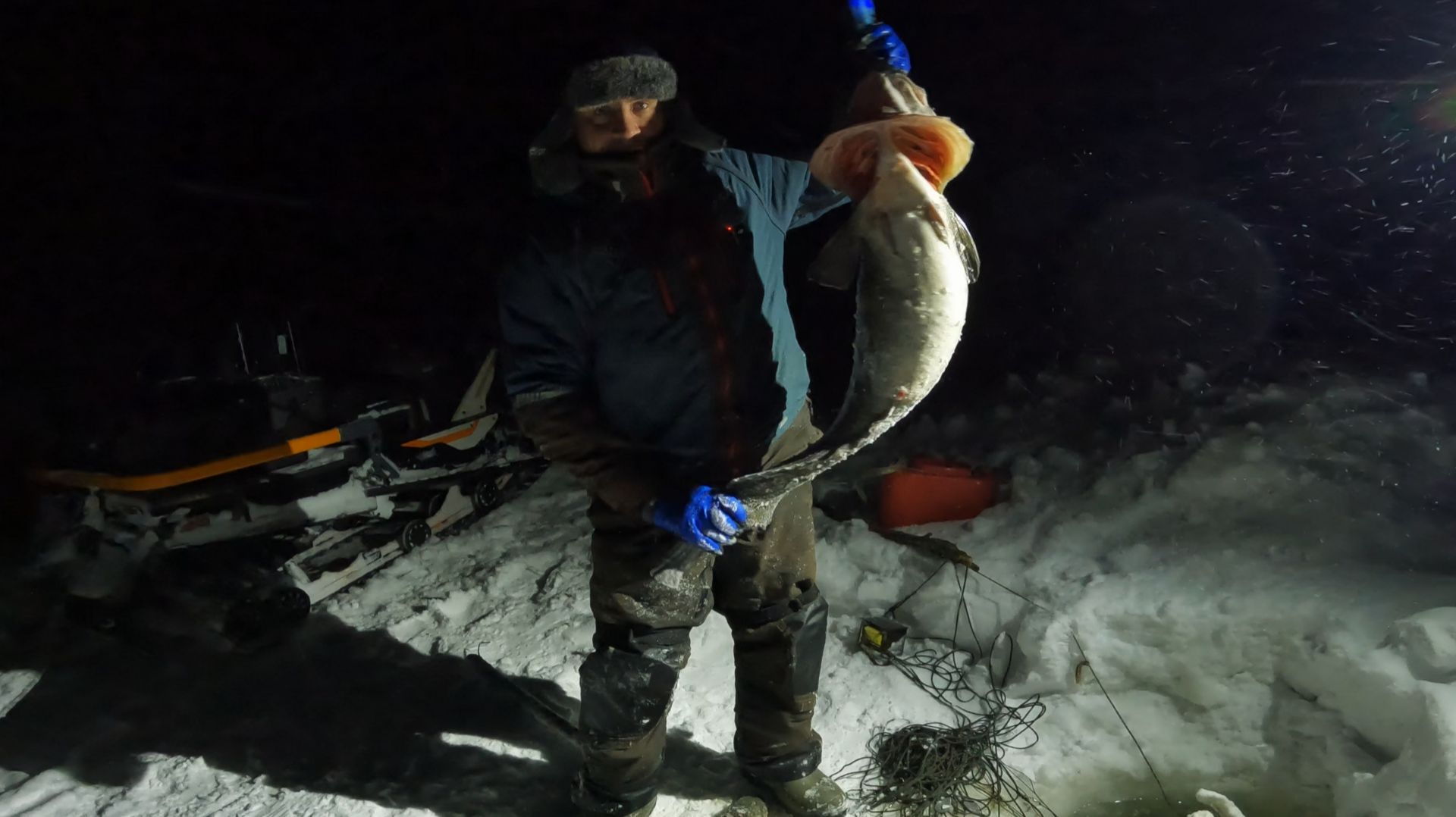 ПОЙМАЛИ ОГРОМНОГО НАЛИМА | ПРЕДНОВОГОДНЯЯ ПРОВЕРКА С ПОМОЩНИКОМ | ПЕРЕМЕТ 30.12.2025