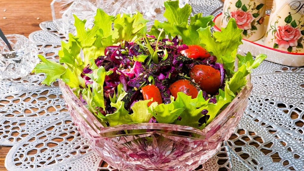 Салат мясной с красной фасолью