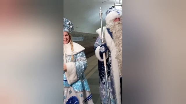 ДЕД МОРОЗ в Московском метро.