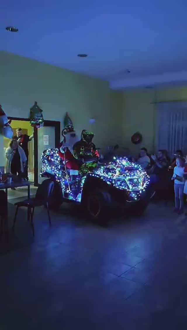 Дед Мороз в наши дни, сменил сани на квадроцикл 🔥🔥🔥 - Santa Claus on an ATV