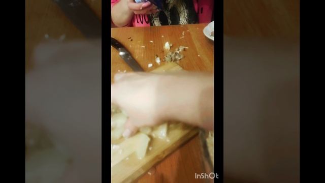 Делаем наш фирменный новогодний сплат с ананасами. У нас две новогодние ёлочки! 🎄🎄