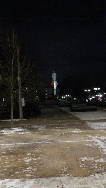 Краснодар. Скромная елочка на Площади Екатерины.