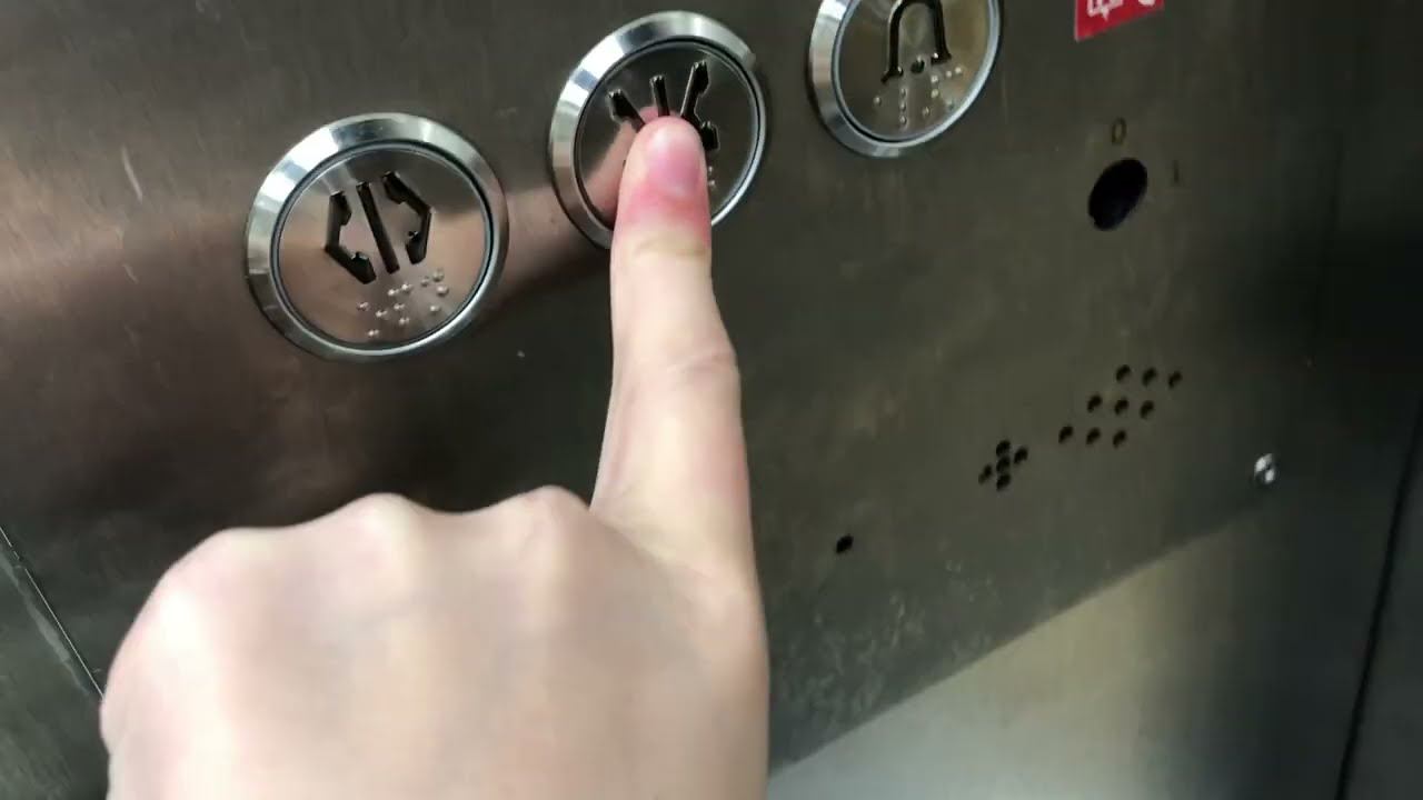 Редкие лифты ThyssenKrupp Tkaw 2021 года выпуска // Улица Корнейчука 28