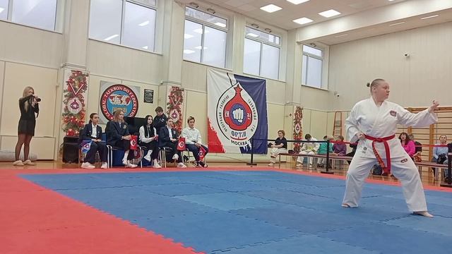 Сестрёнки - чемпионки на предновогоднем турнире по тхэквондо ГТФ.