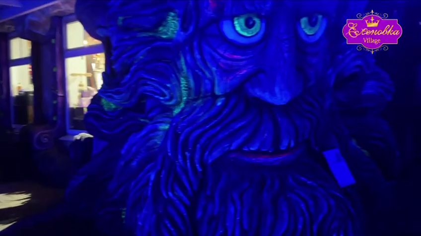 парк Еленовка. ночью скульптура из арт бетона. #wood #сказочнаямастерскаяколесникова #ремонт