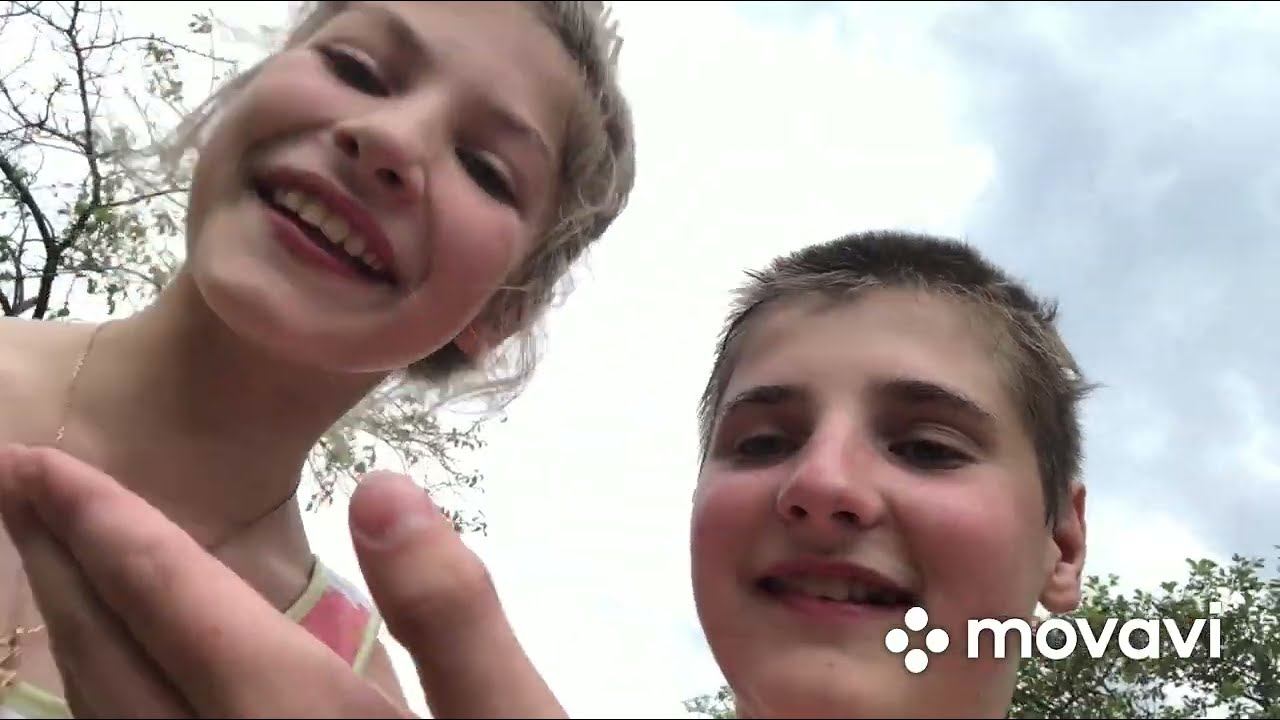 Игра "Пол-это лава" с Любавой и Марусей!