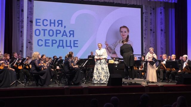 "Весёлая кадриль" и "Прица-тройка" Поёт великолепная Анастасия Лысякова . Новосибирская филармония