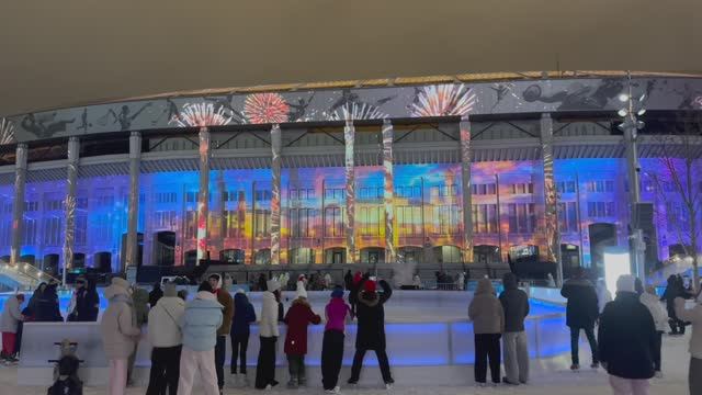 Давайте покатаемся на катке в Лужниках - обещаю, получите удовольствие