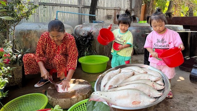 Как приготовить рыбные фрикадельки. Помогаем бабушке готовить. Семейная кулинария. Камбоджа