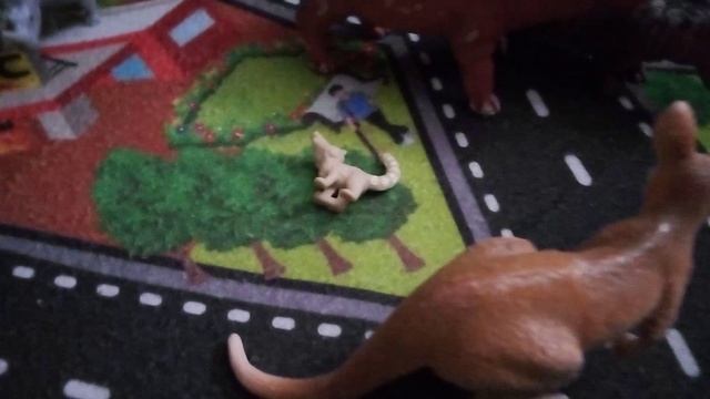 Двойные семейки экзотических животных на макете африканского заповедника. Выглядит очень эпично.