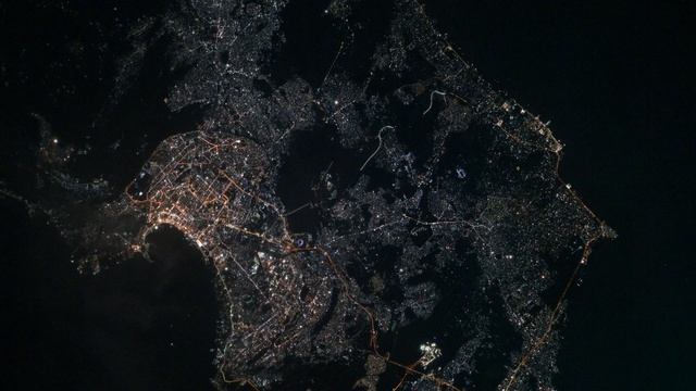 Встреча Нового года, новогодние фейерверки и салюты вид из космоса, Азербайджан, Баку, 1 января 2026