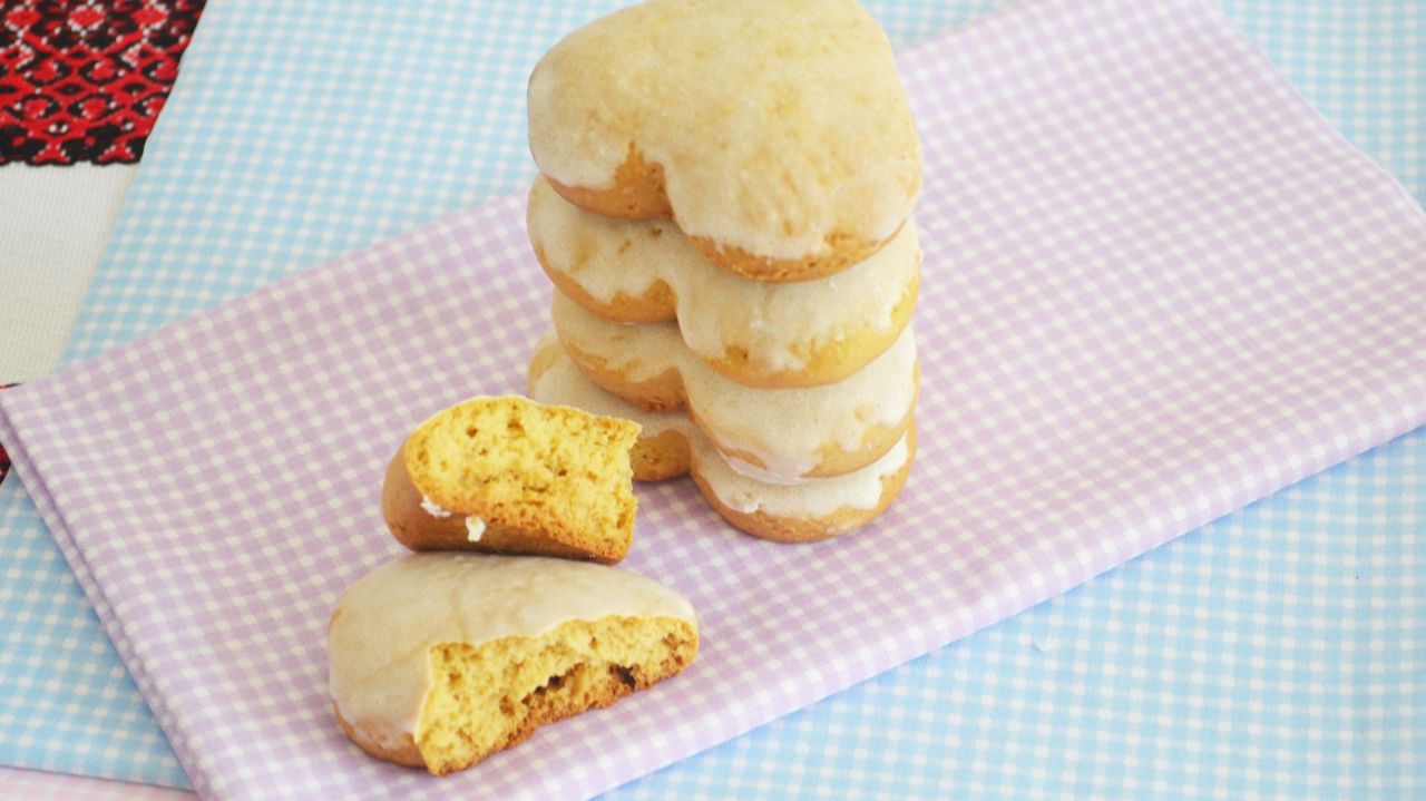 🍩 Медовые пряники с глазурью — нежные, как пух! Простой рецепт выпечки на Рождество или выходные