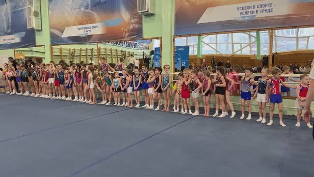 Без зимнего волшебника никуда: состоялся турнир по прыжкам на батуте на призы Деда Мороза