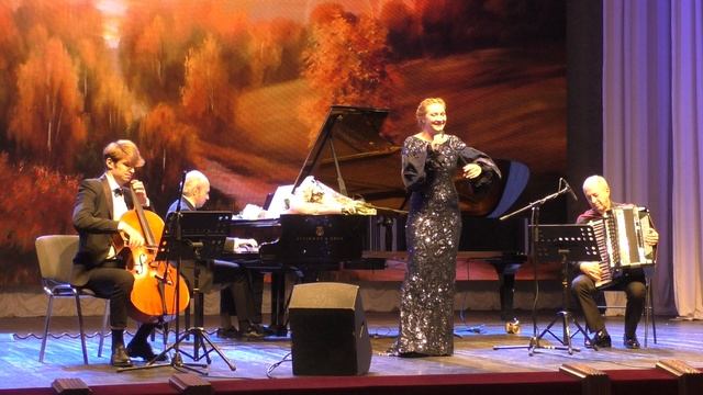 "Дорогой длинною" Поёт великолепная Анастасия Лысякова Новосибирская филармония