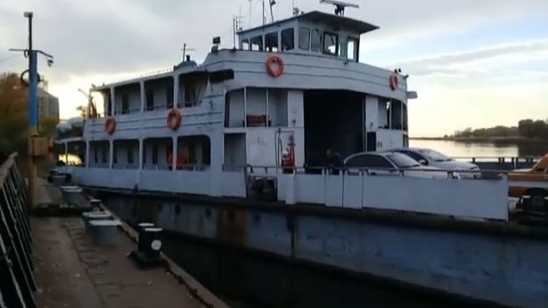 Речная паромная переправа Каменка-Днепровская - Никополь. Каховское водохранилище реки Днепр.