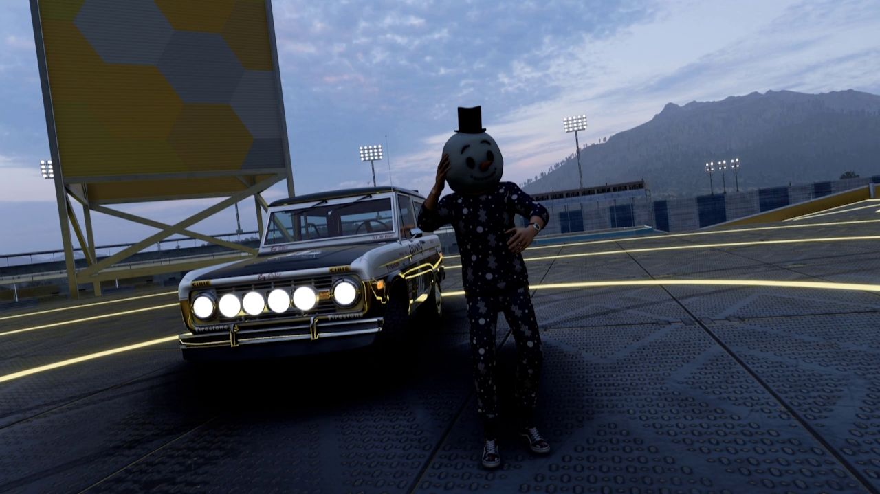 Короткий путь на вершину башни лабиринта на стадионе «Скрытые горизонты» в Forza Horizon 5