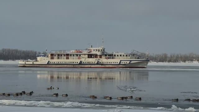 Самара, Волга, Зима, Утки и Теплоход