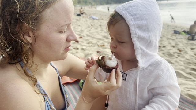 Зимовка с годовасиком. 27.12.день 16.  Купание маленькой Анфисы, Вечерний ресторан на пляже, ливень