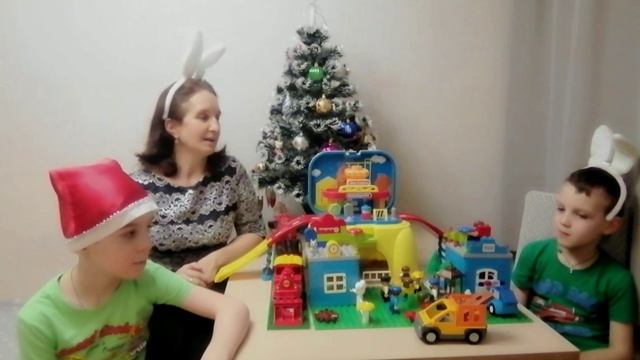 Рассказ автора канала и его брата стиха "А что у вас?" а также их мамы