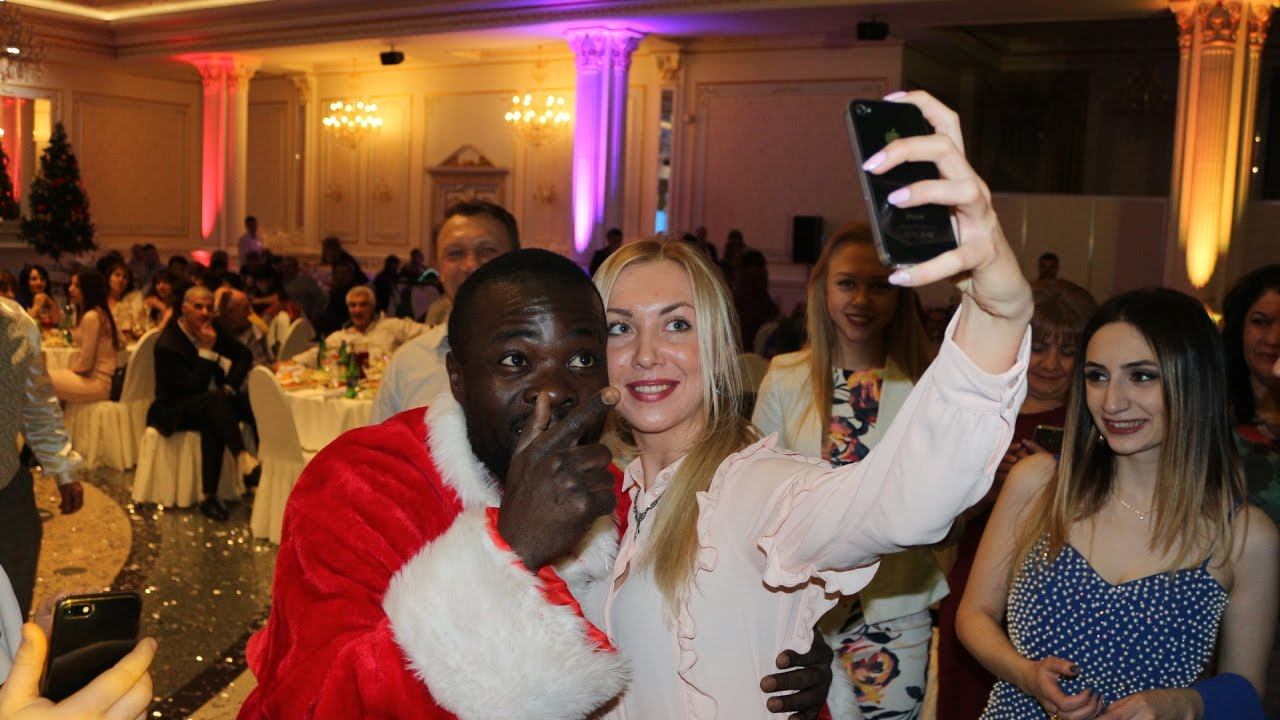 Афроамериканец спел по армянски African American sang Armenianна свадьбе в Красноярске .#Ash888881