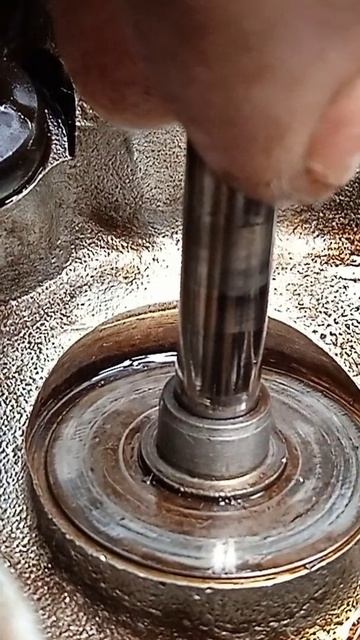 Люфт клапана в направляющей втулке